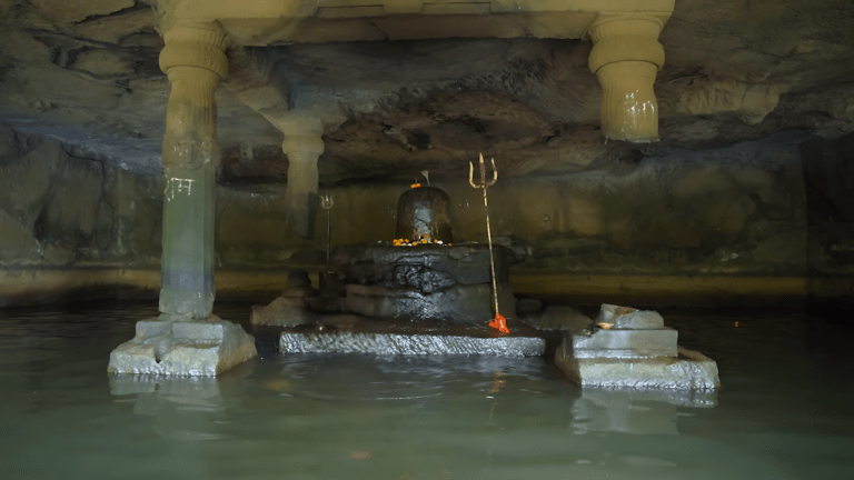 Visiting Harishchandragad Kedareshwar Cave Temple (2025)